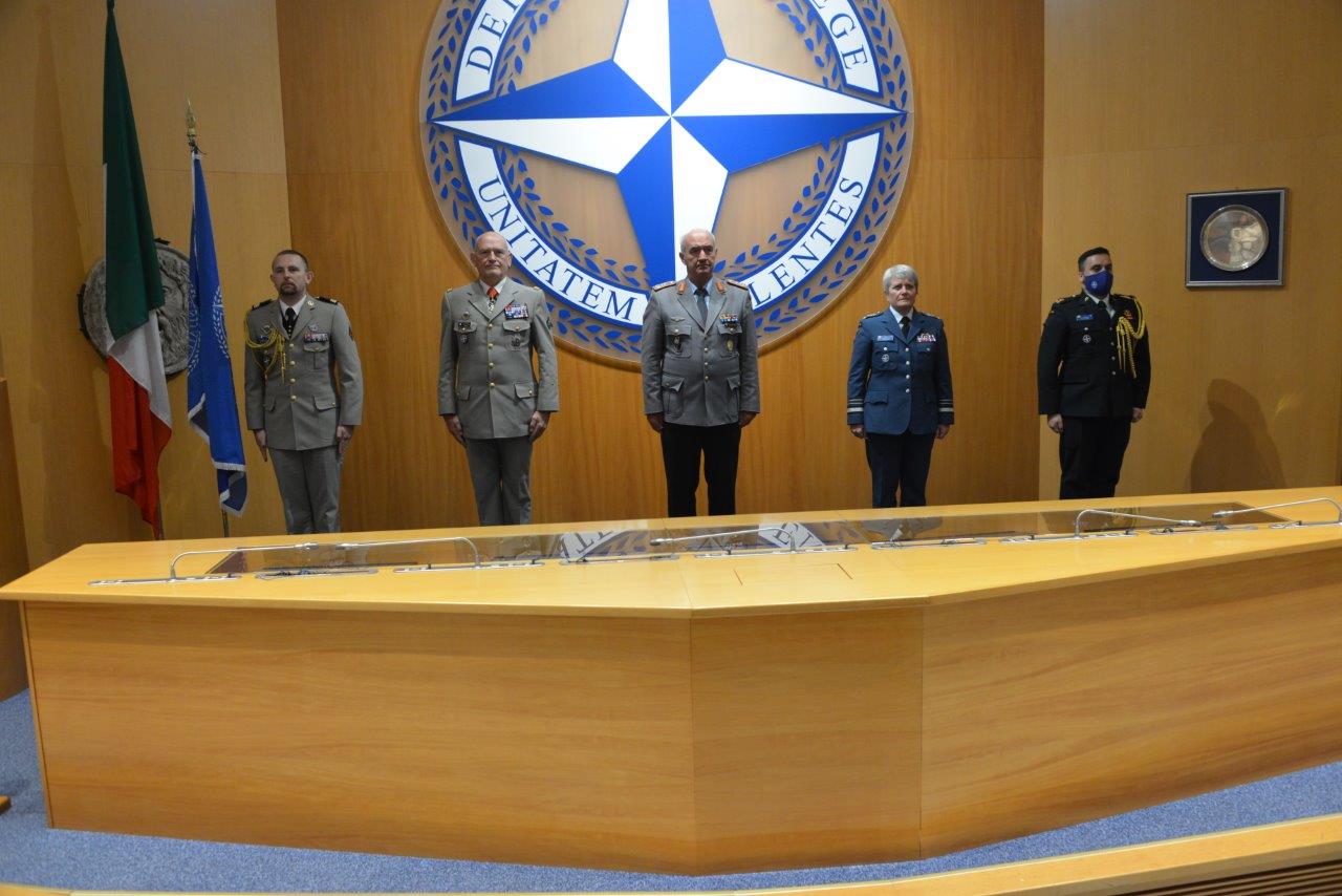 RID - Rivista Italiana Difesa - shownews - Cambio di comando al NATO ...